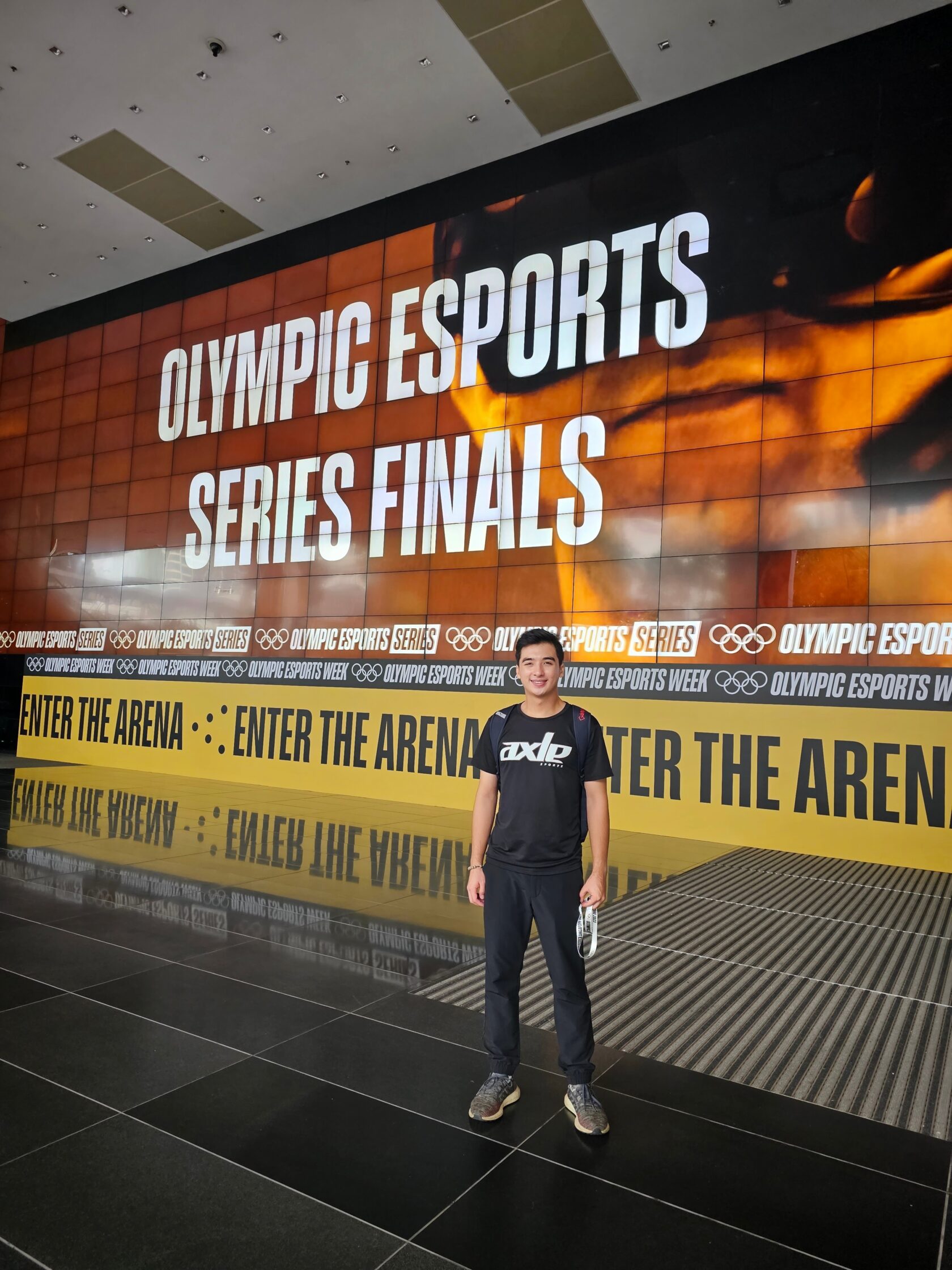 Iñigo Anton Makes History at Olympic Esports Week